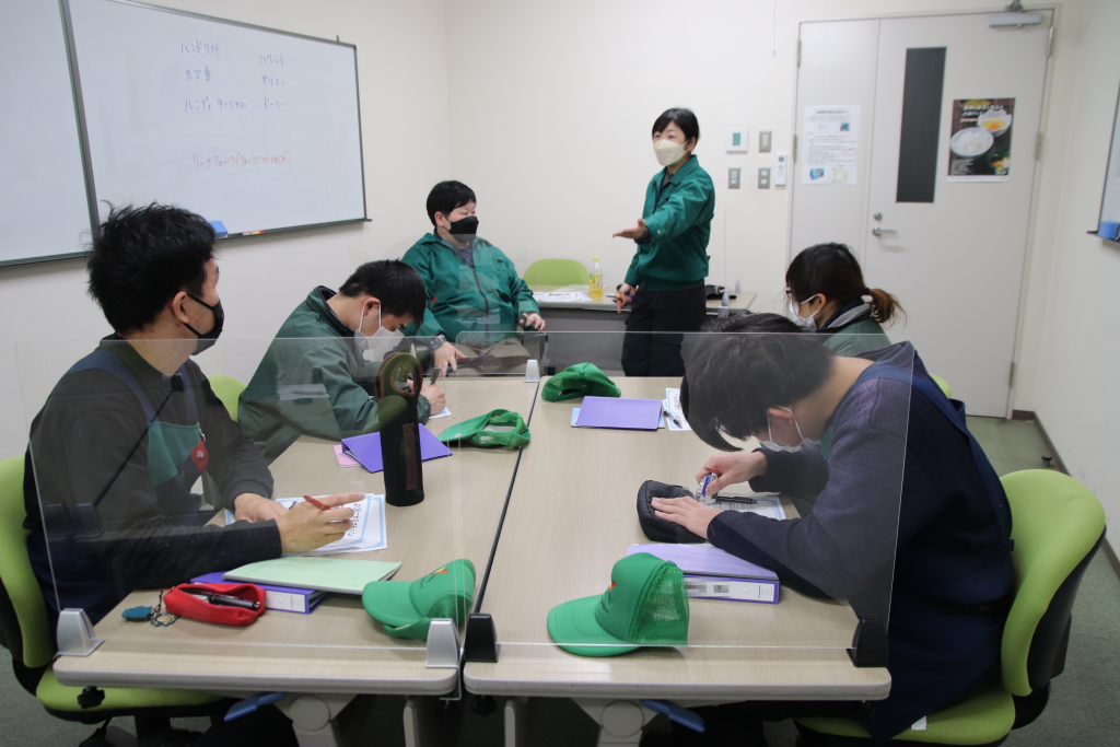 障がい者雇用の取り組みがモデル事例に｜株式会社シーエックスカーゴ | 安全・安心のCOOPブランドをお届けする物流会社